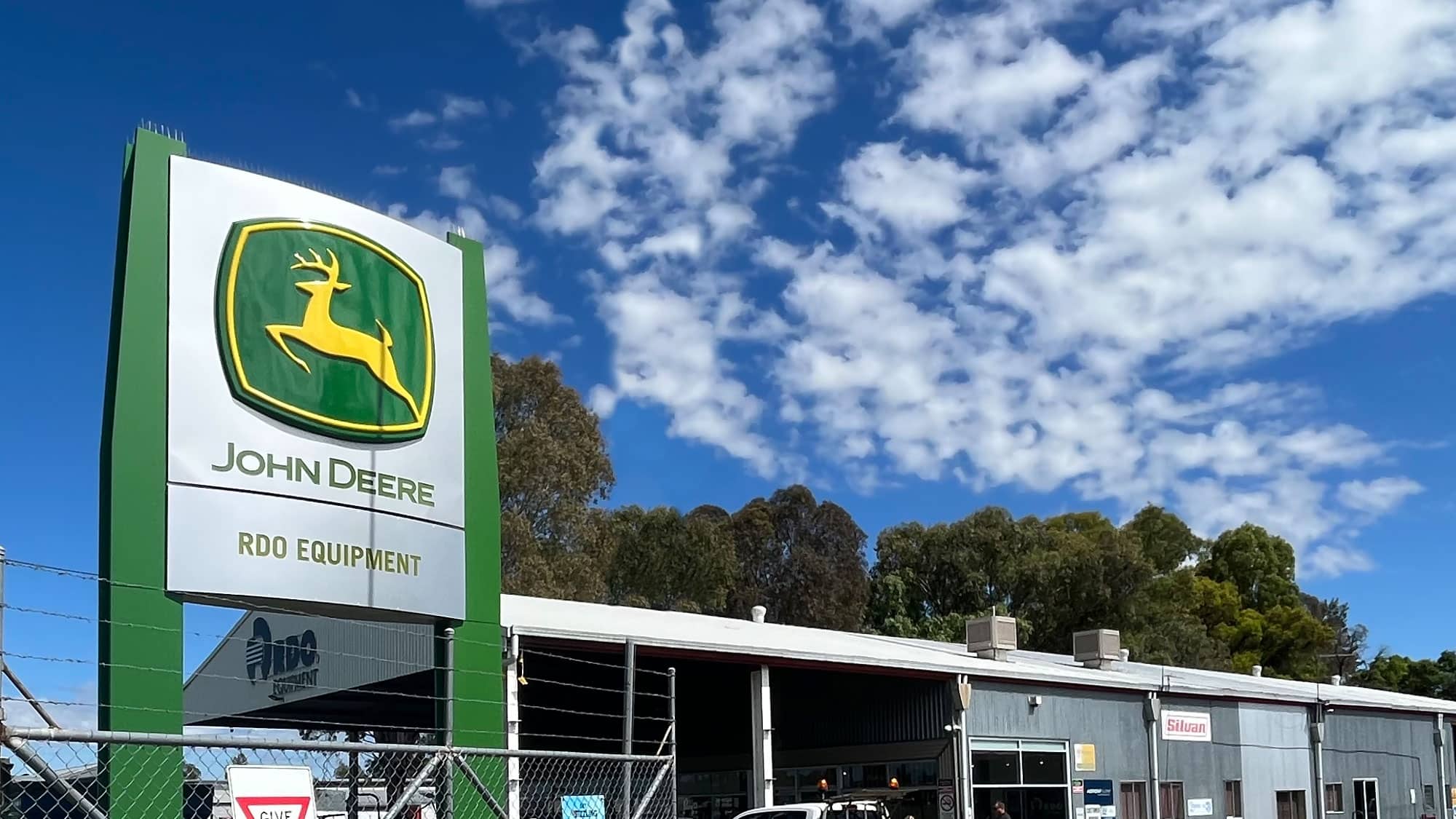 Inverell Ag Equipment, Tractors, Ride-on Mowers - RDO Equipment Dealer